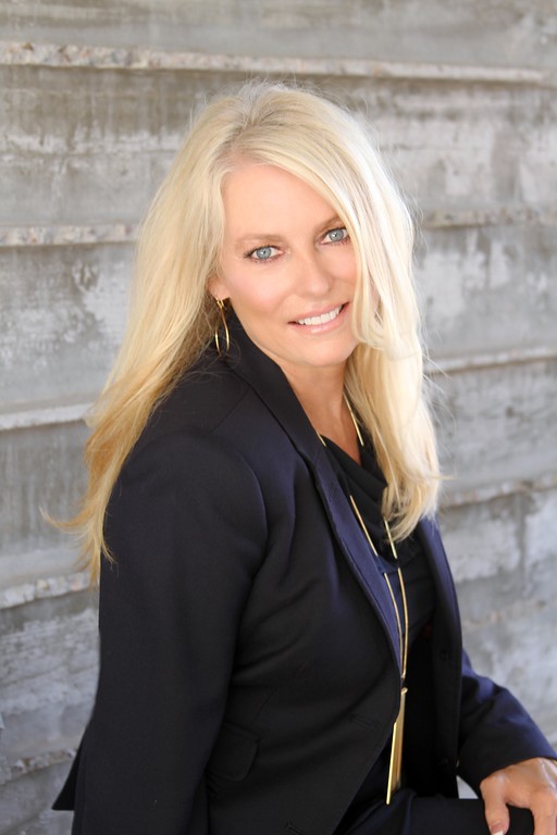 laurie dube photo - Arizona Fine Living — RE/MAX Fine Properties